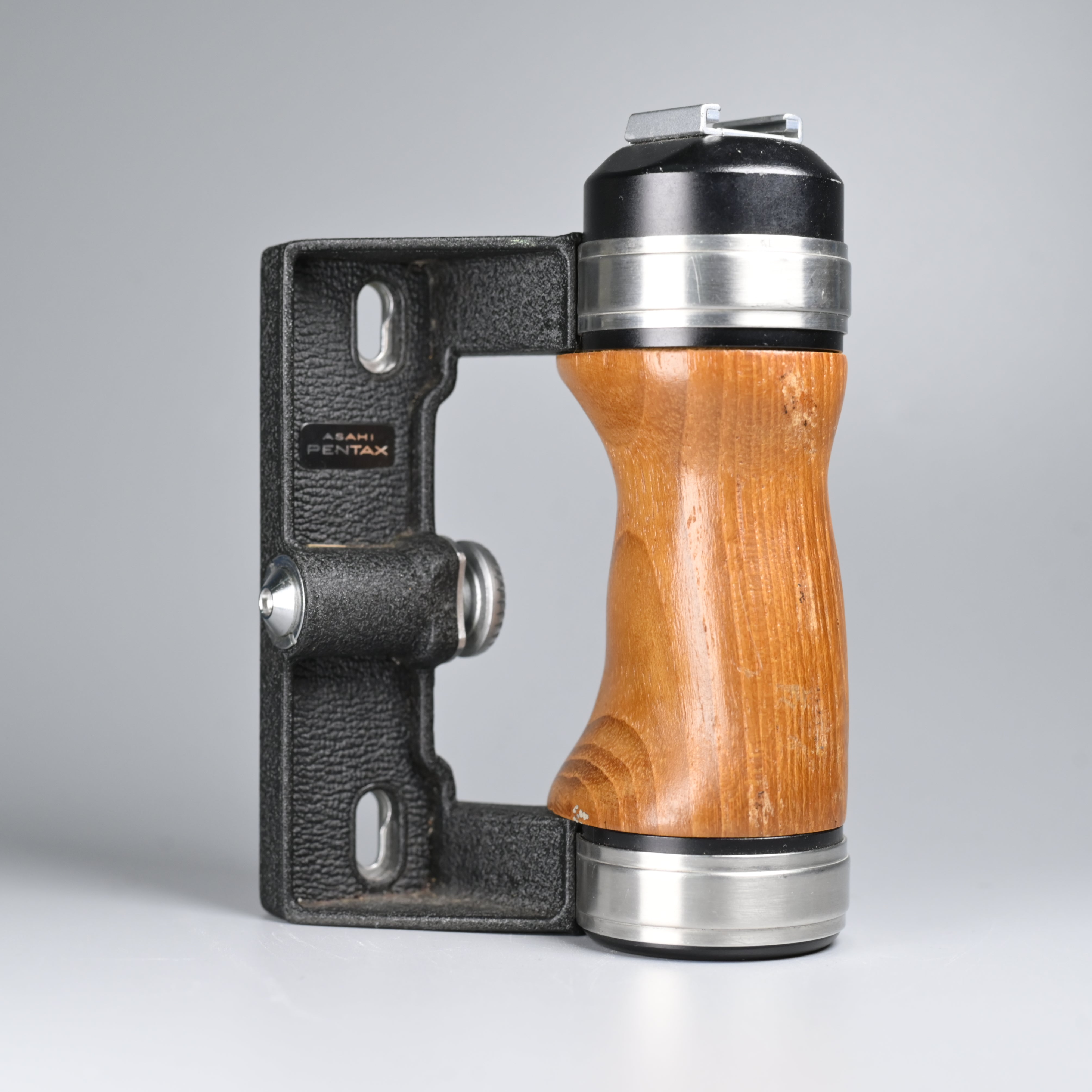 Pentax 67 Wooden Hand Grip – SHOWA