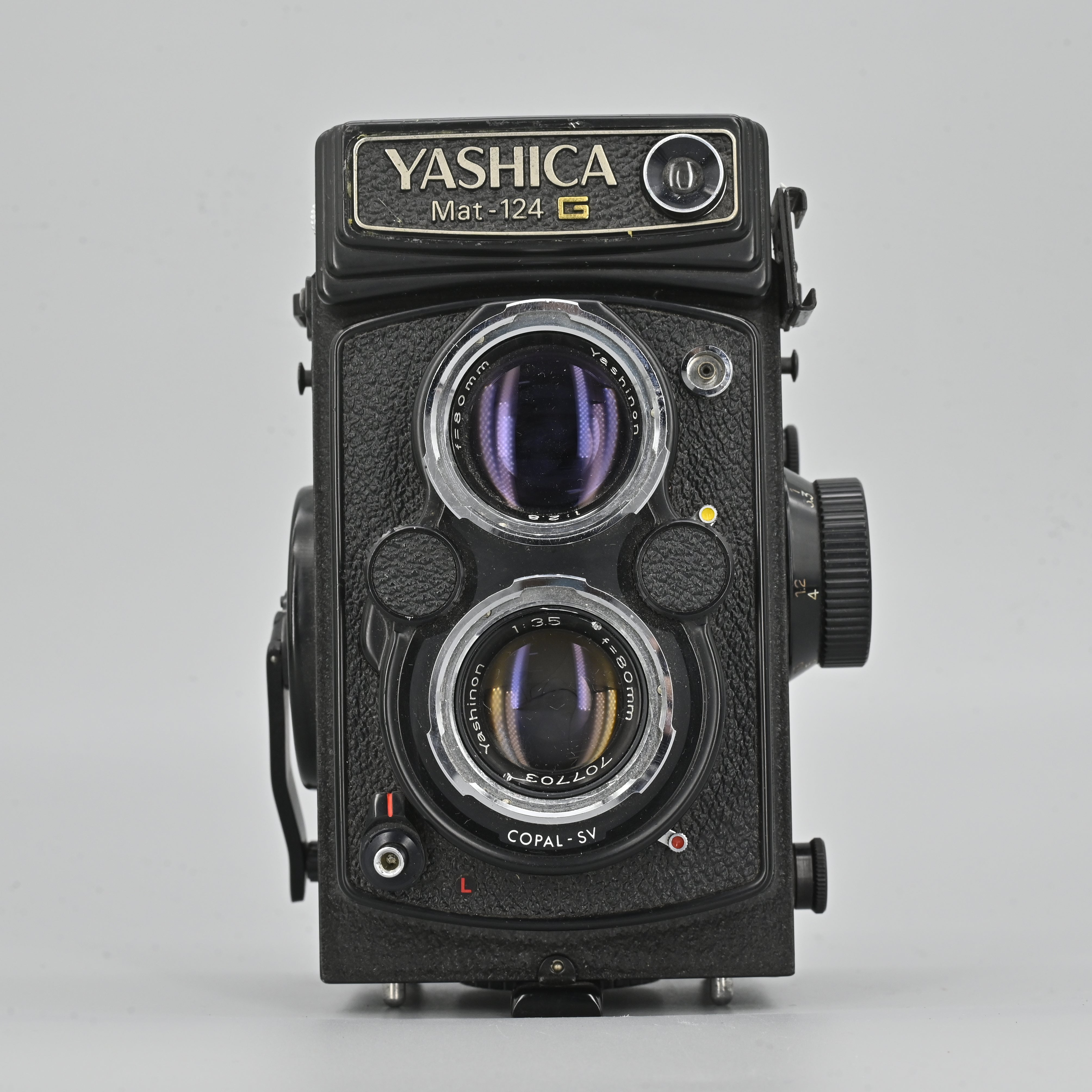 Yashica Mat 124G [Read Description] – SHOWA