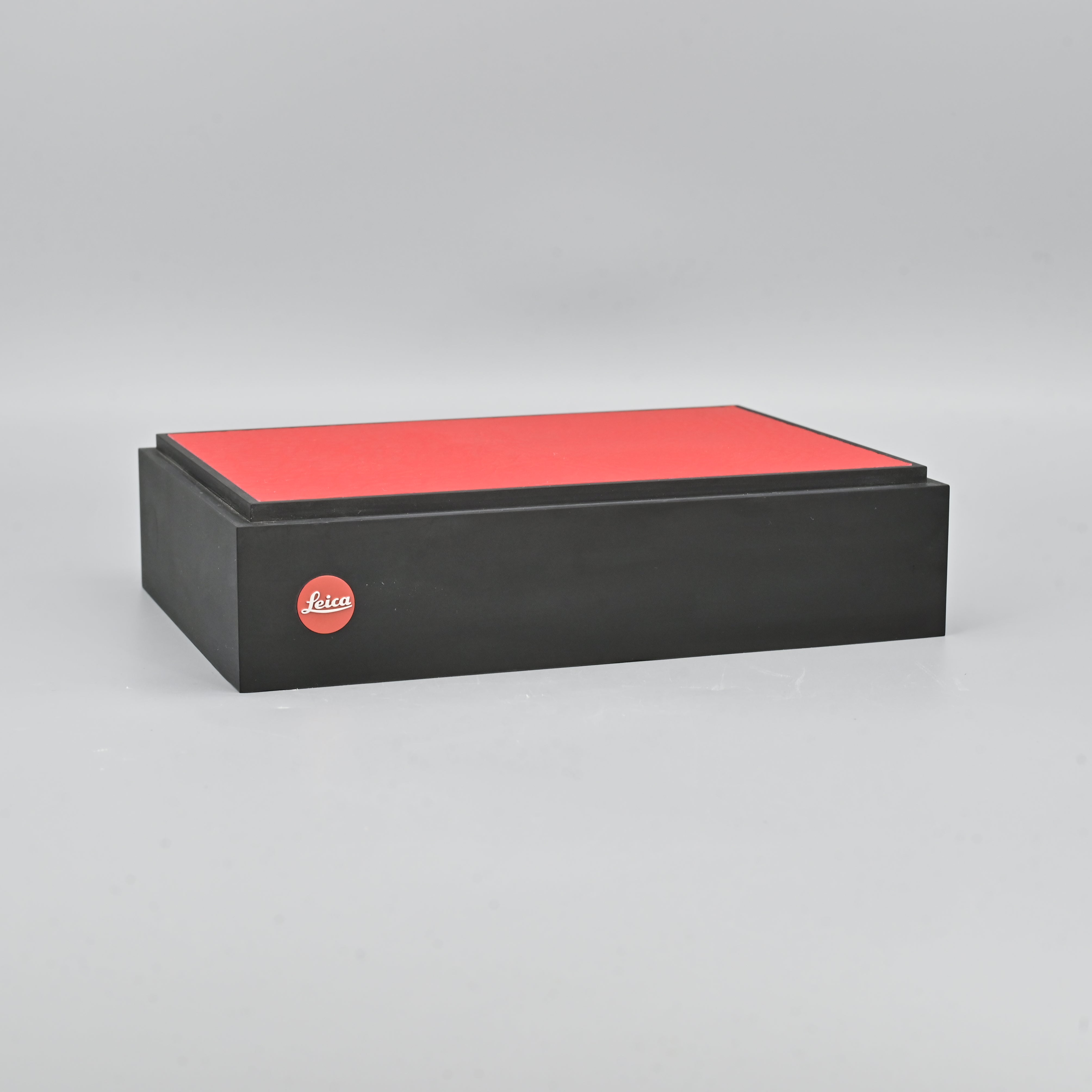 Leica Display Stand – SHOWA