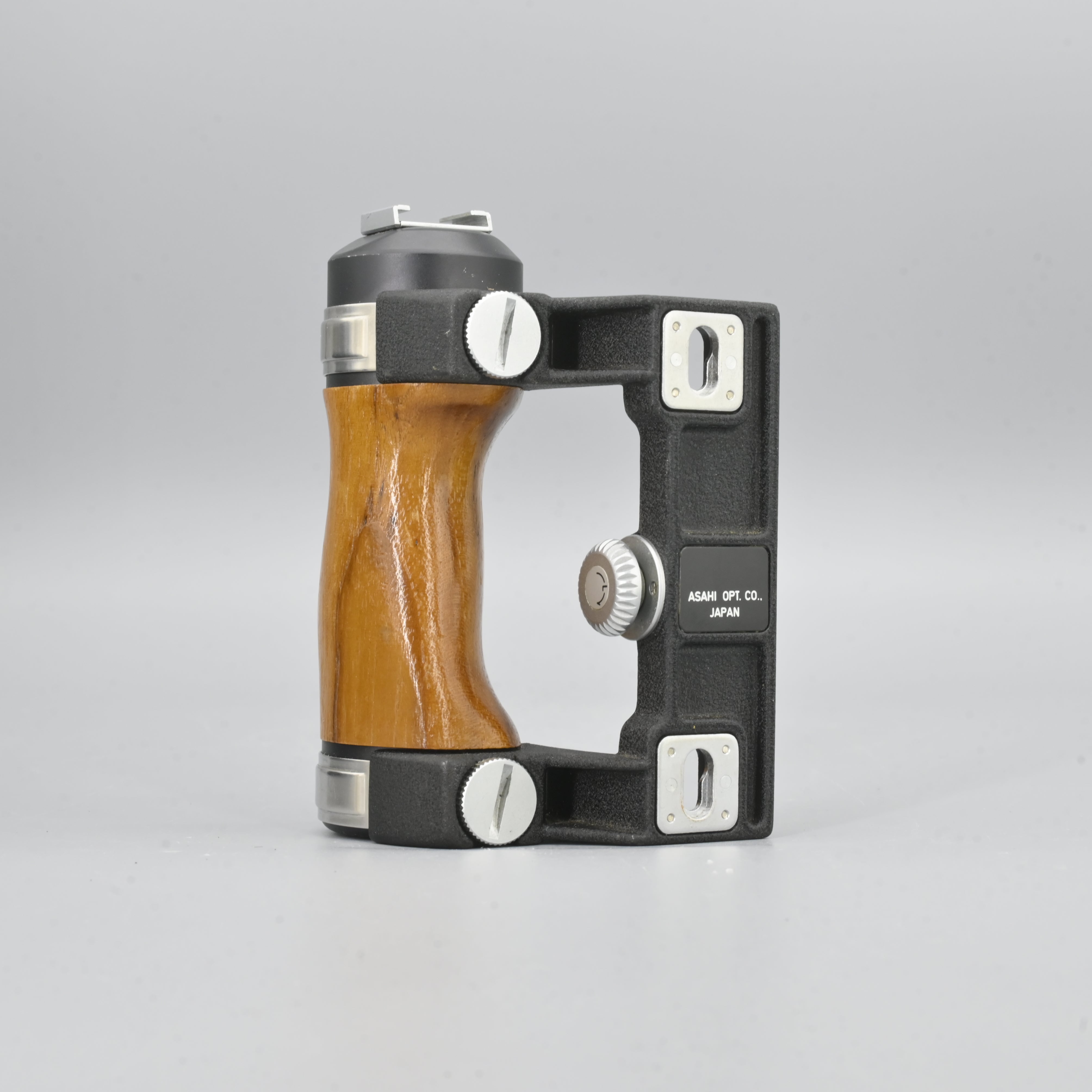 Pentax 67 Wooden Hand Grip – SHOWA